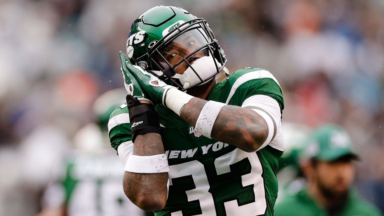Jets’ Adams has sprained ankle, uncertain to play Sunday