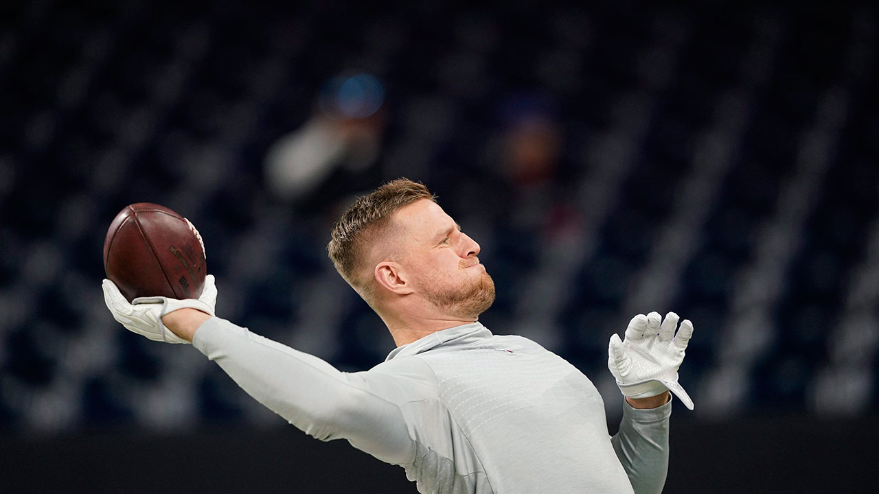 Houston’s Watt added to active roster ahead of playoff game