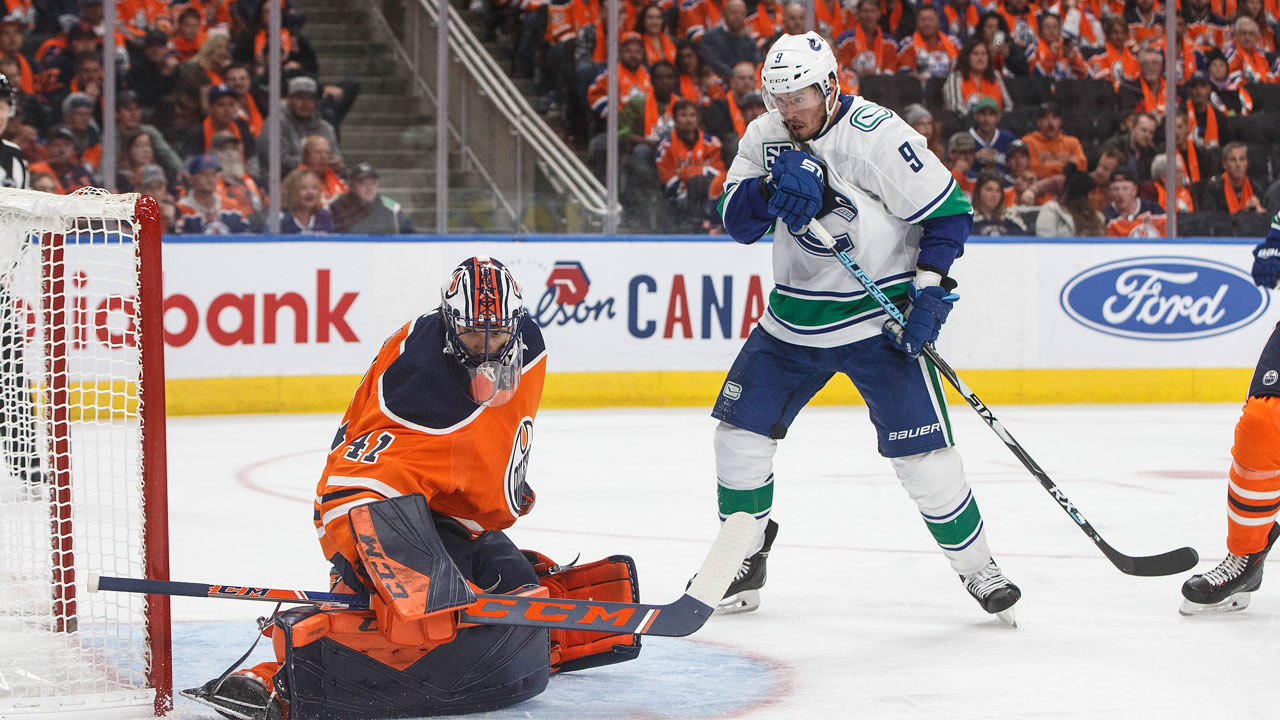 Oilers’ Mike Smith day-to-day with leg injury, Skinner recalled