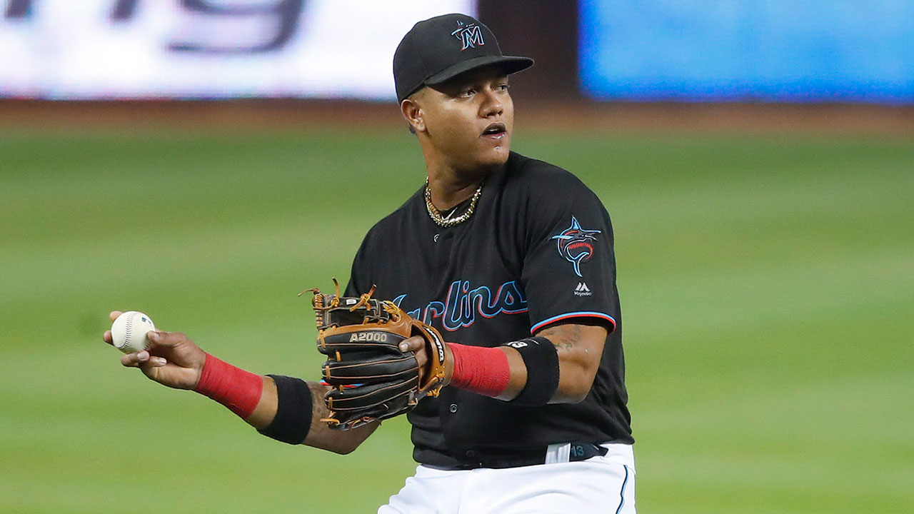 Nationals sign infielder Starlin Castro for $12 million, two years