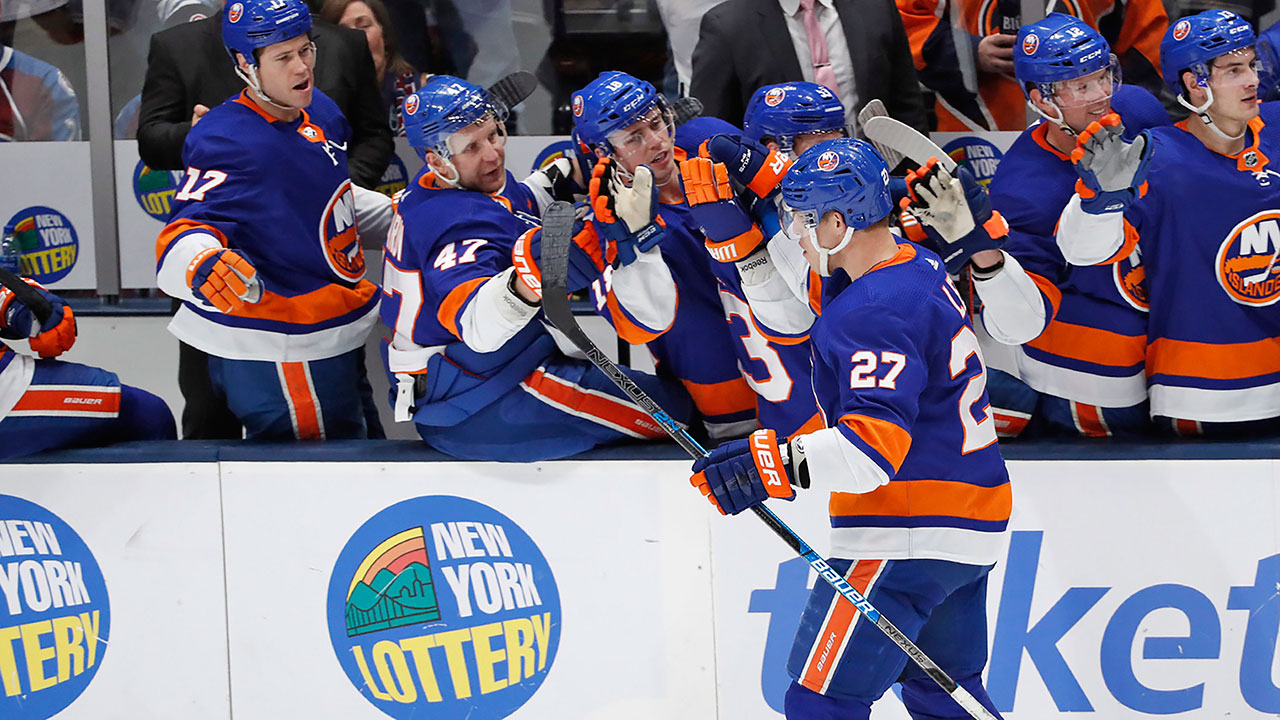 Varlamov, Lee lead Islanders to win over Avalanche