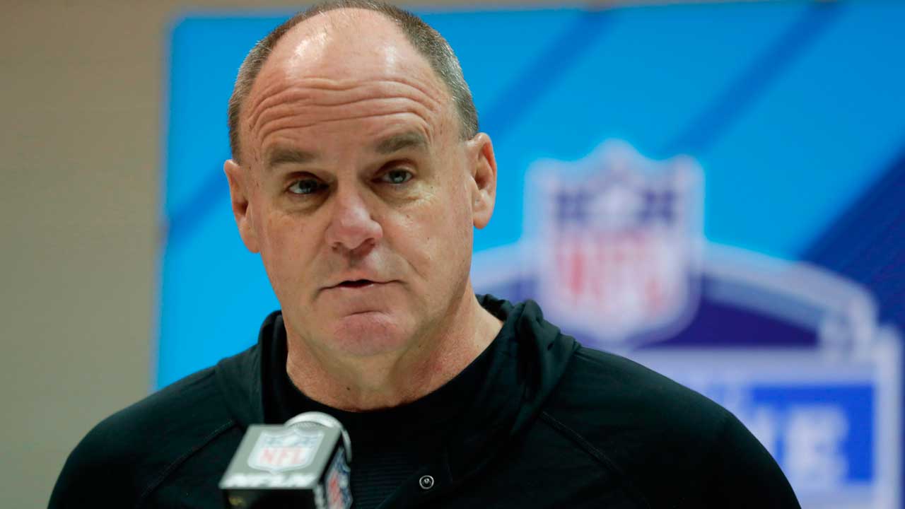 Steelers sign GM Kevin Colbert to one-year extension