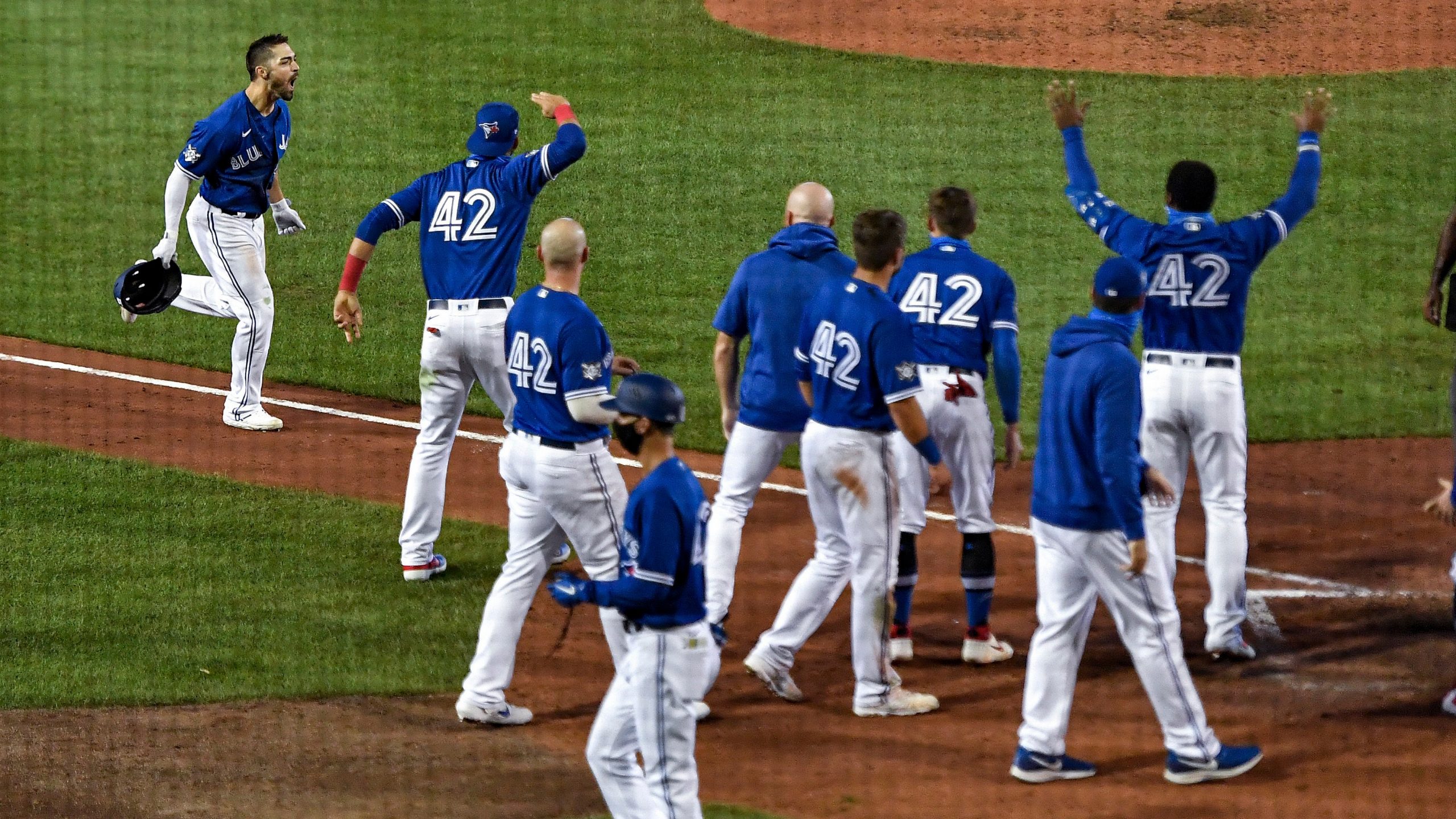 As Blue Jays arrive at midway point, they're undeniably contenders ...