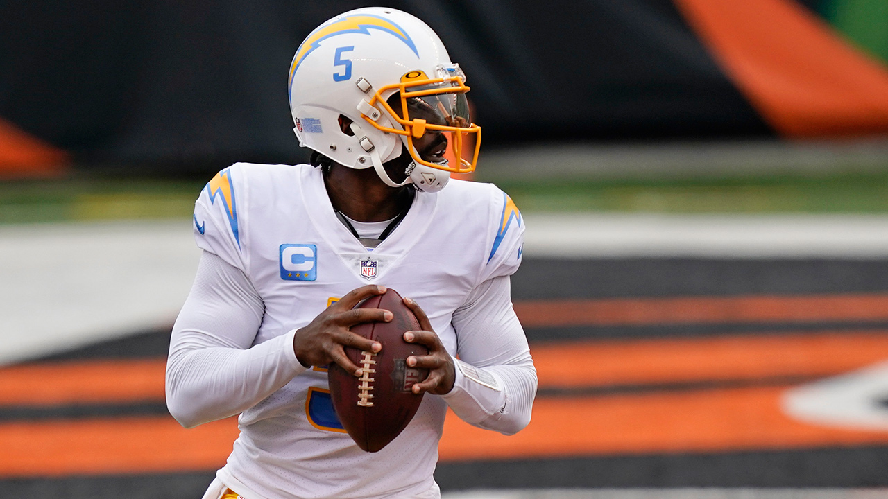 AP Source: Chargers doctor accidentally punctured Tyrod Taylor’s lung
