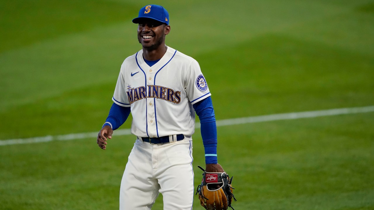 Mariners centre fielder Kyle Lewis wins AL Rookie of the Year award ...