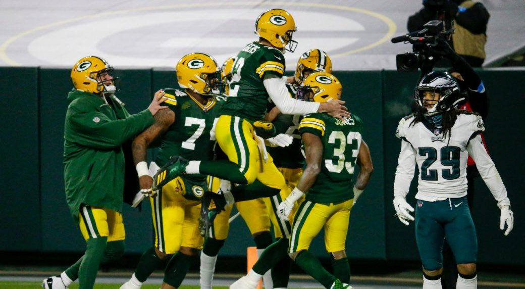 Packers withstand late rally to outlast Eagles as Rodgers makes history