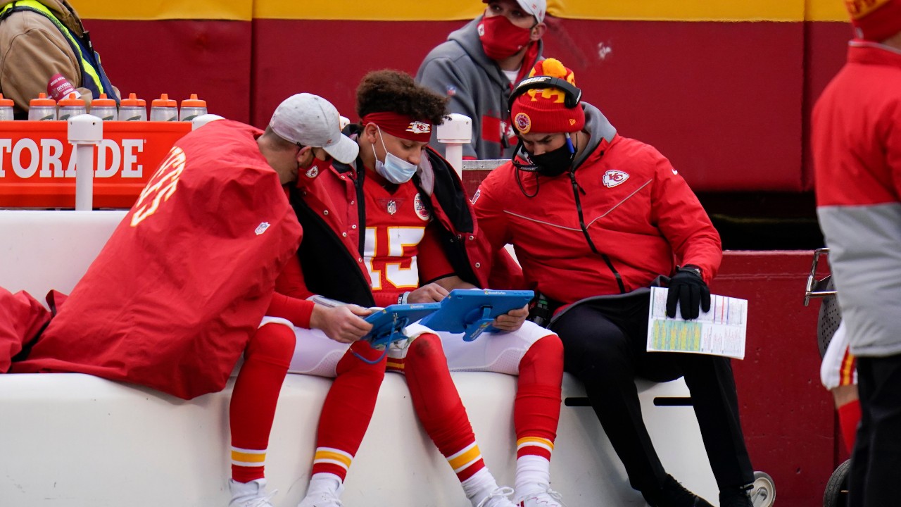 Chiefs’ Patrick Mahomes ruled out vs. Browns due to concussion