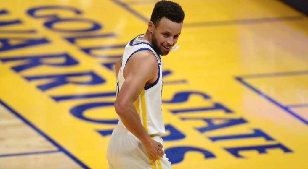 Steph Curry passes Kobe Bryant's record of consecutive games scoring 30 ...