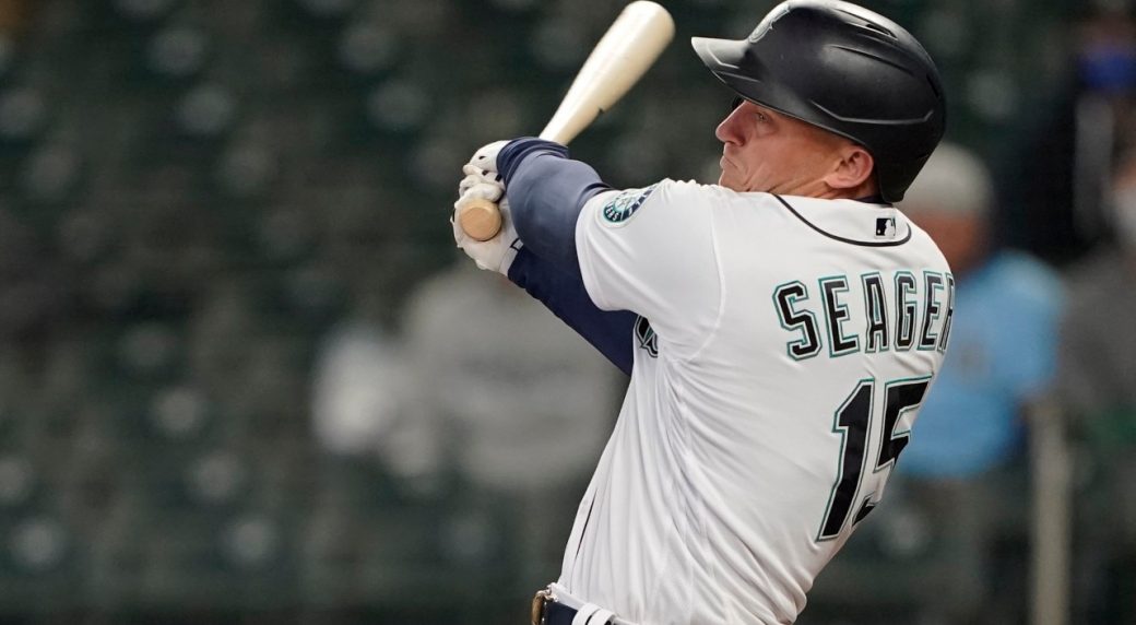 Mariners use seven-run inning to avoid sweep vs. White Sox