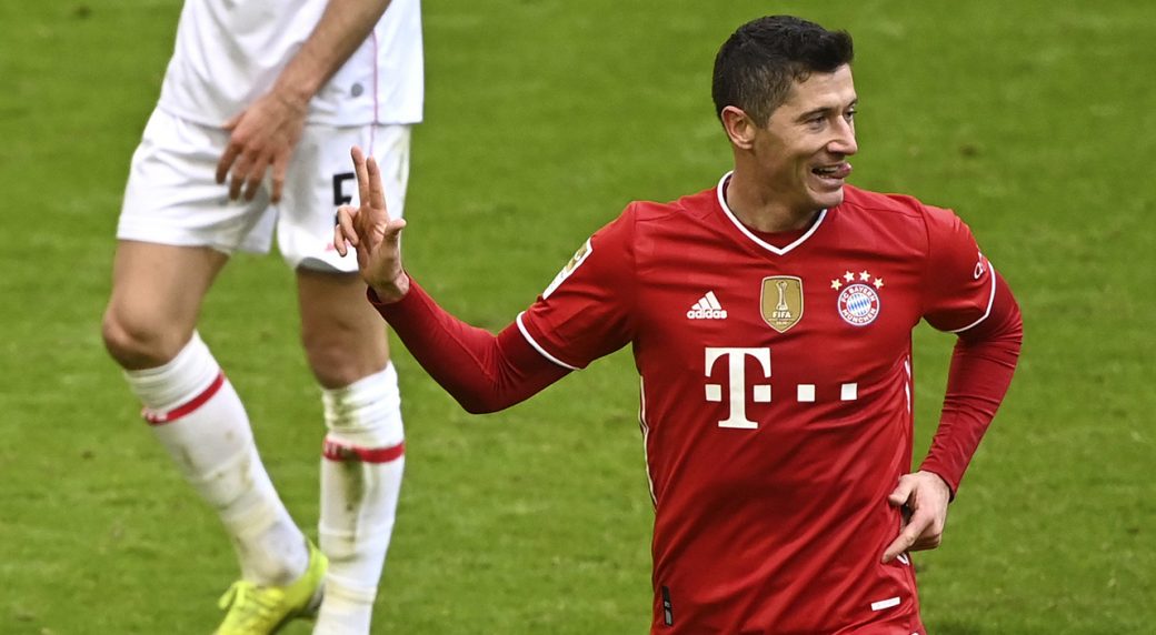 Lewandowski returns from injury, targets Bundesliga scoring record