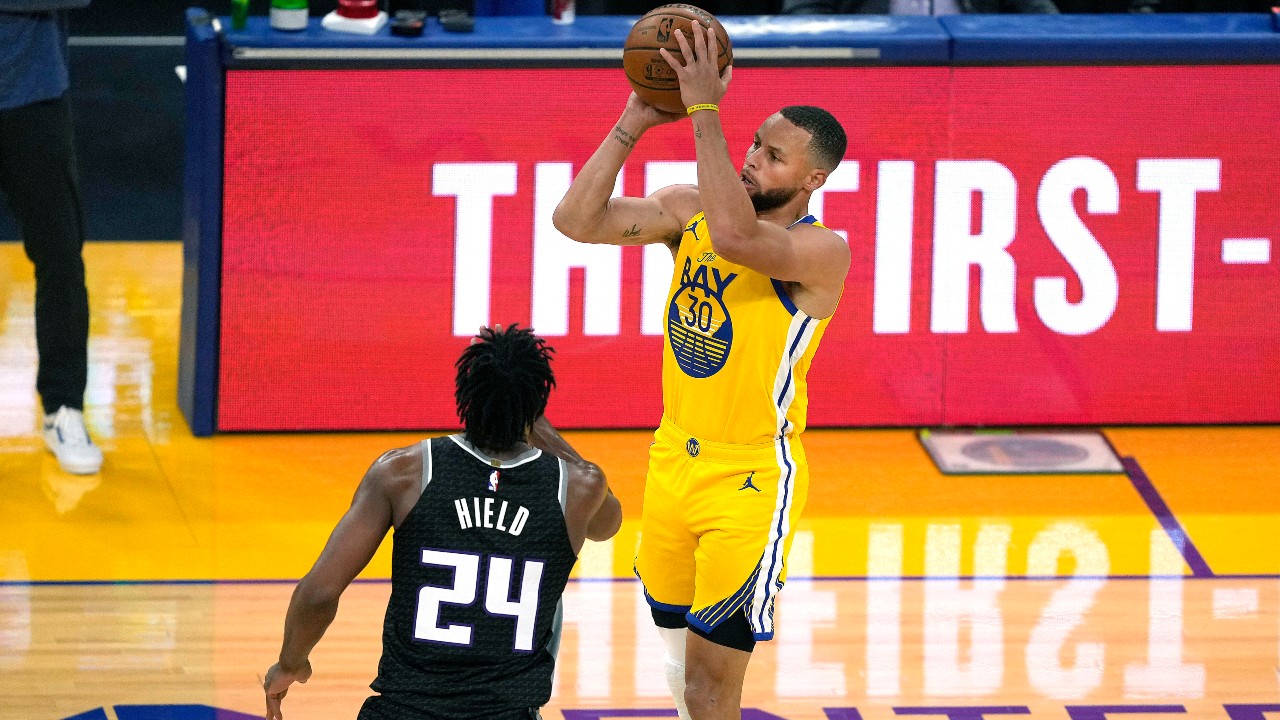 Curry sets record for three-pointers in a month as Warriors top Kings - Sportsnet.ca