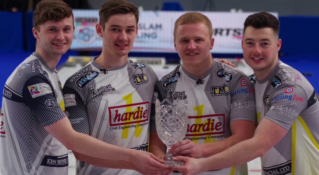 Mouat beats Bottcher to win Humpty's Champions Cup men's title