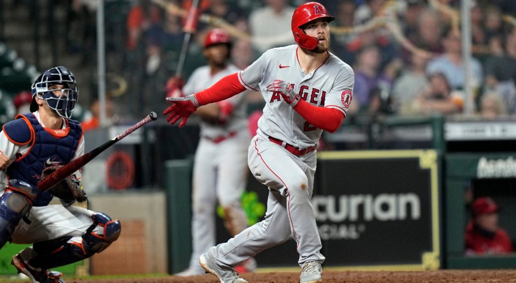 Walsh's big night helps Angels rally to win over Astros