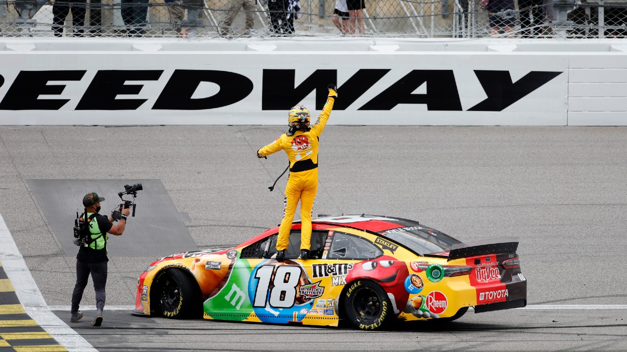 Kyle Busch celebrates birthday with win at Kansas Speedway - Sportsnet.ca