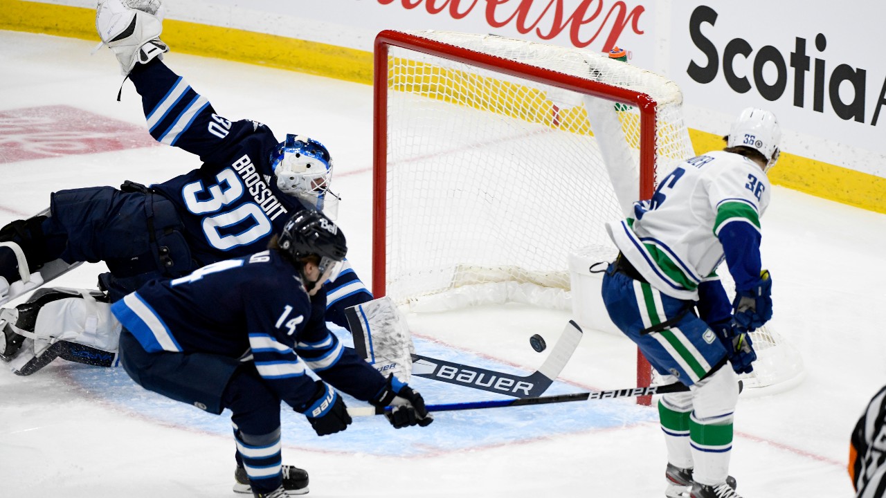 Hoglander scores twice as Canucks dump slumping Jets - Sportsnet.ca