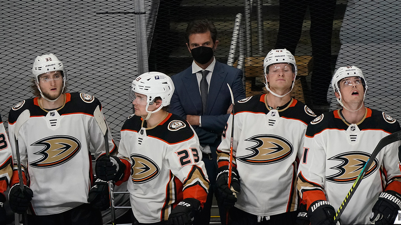 Ducks GM Murray, coach Eakins to return after dismal season - Sportsnet.ca
