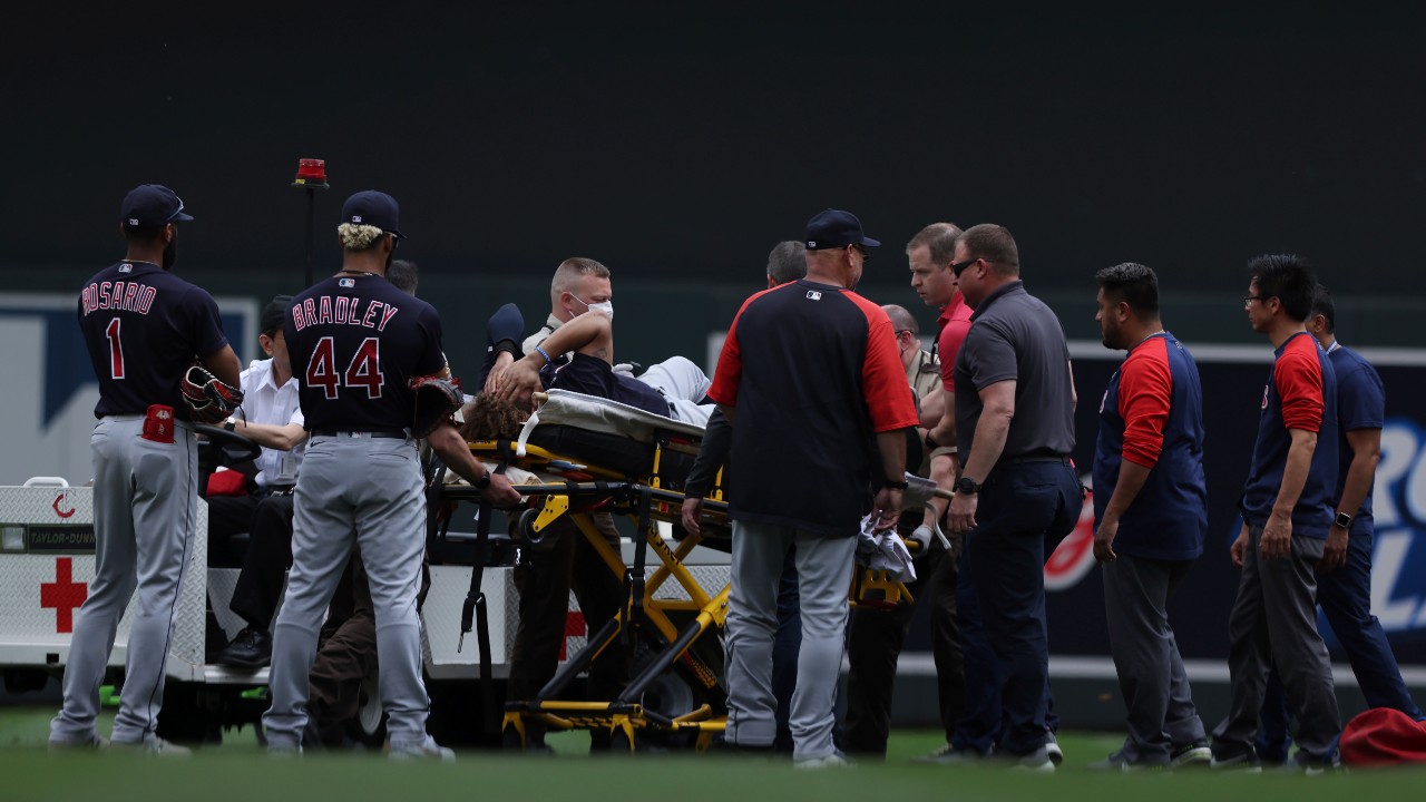 Cleveland's Naylor set for surgery after horrific leg injury - Sportsnet.ca