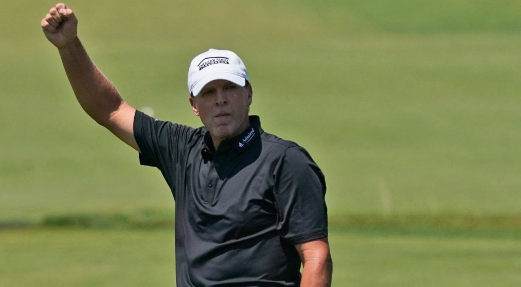 Steve Stricker opens five-shot lead in Senior Players