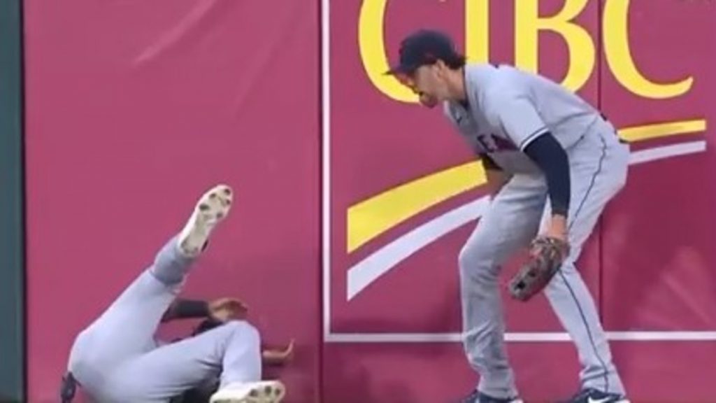 Cleveland outfielders collide leading to hilarious home run for White Sox