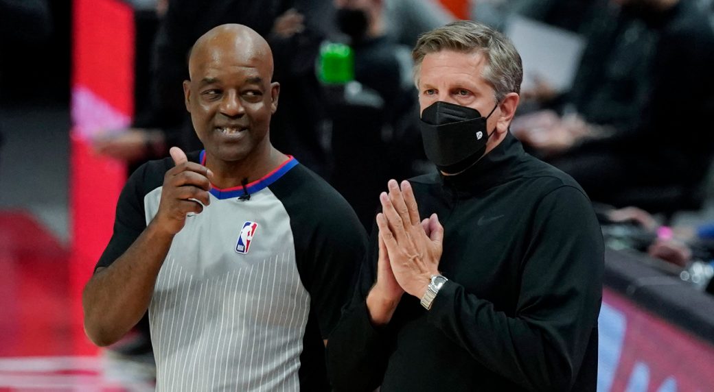 All NBA referees must be vaccinated against COVID-19 this season