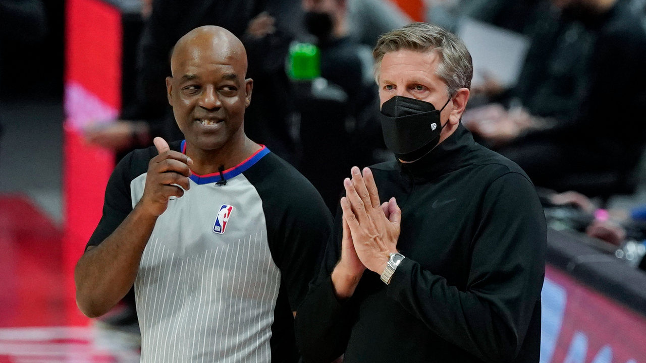 All NBA referees must be vaccinated against COVID-19 this season ...