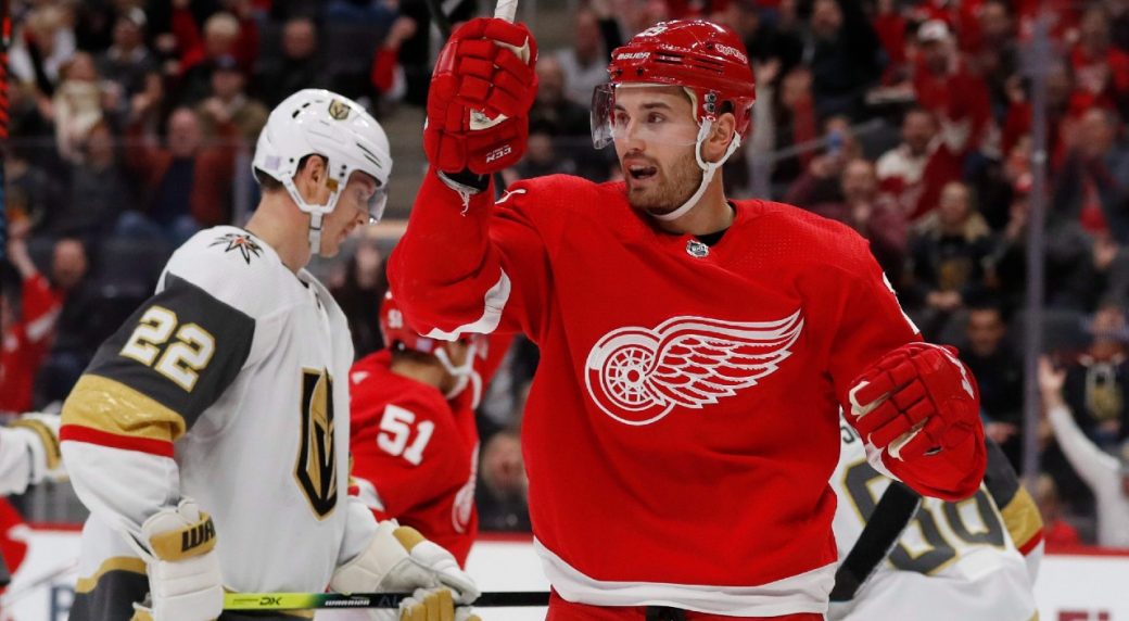 Oilers sign forward Brendan Perlini to one-year, two-way contract