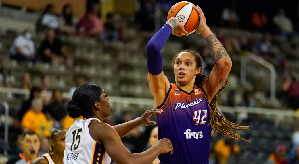 Brittney Griner re-signs with Phoenix Mercury