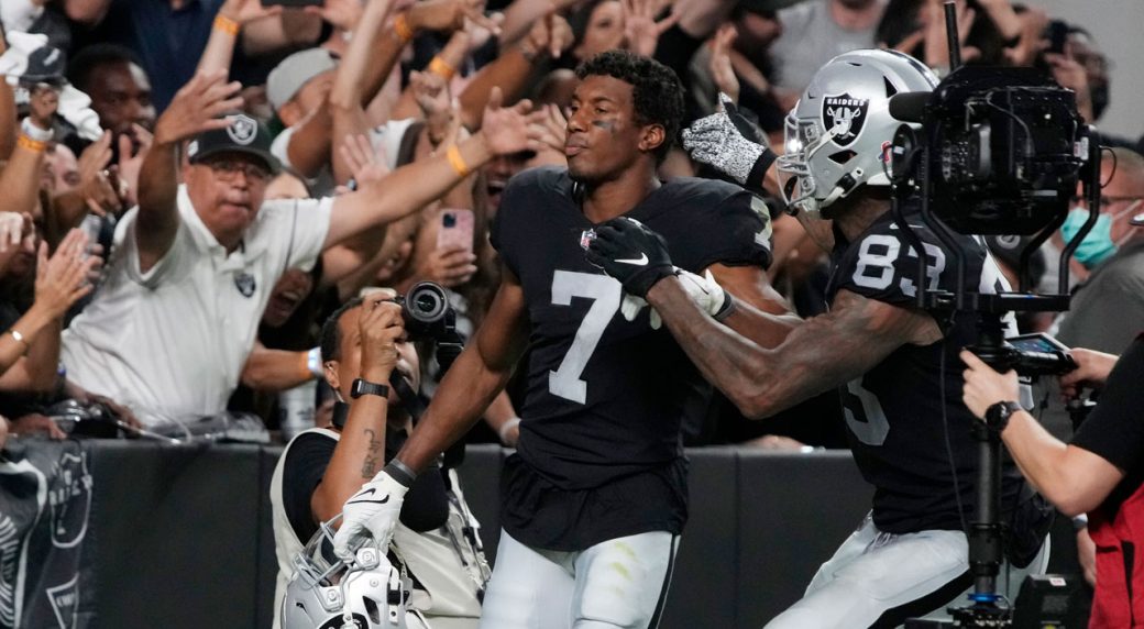 Carr's touchdown pass to Jones caps Raiders rally past Ravens