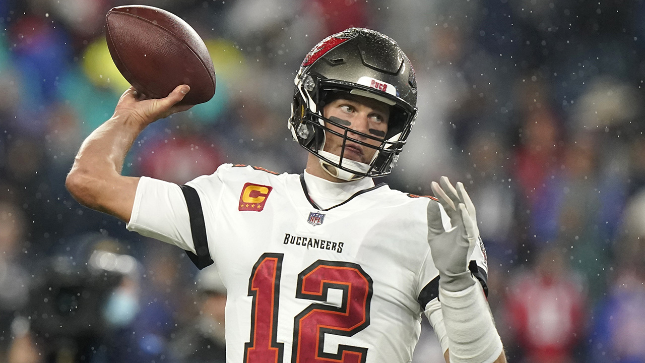 Buccaneers edge Patriots in Tom Brady's historic New England return ...