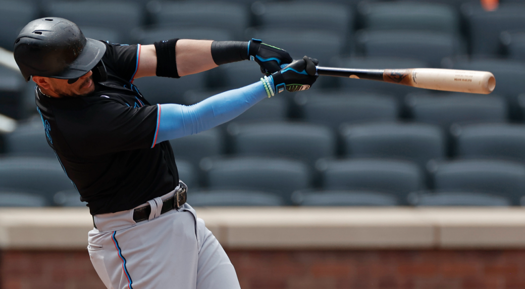 Marlins, Miguel Rojas agree to $10 million, 2-year deal