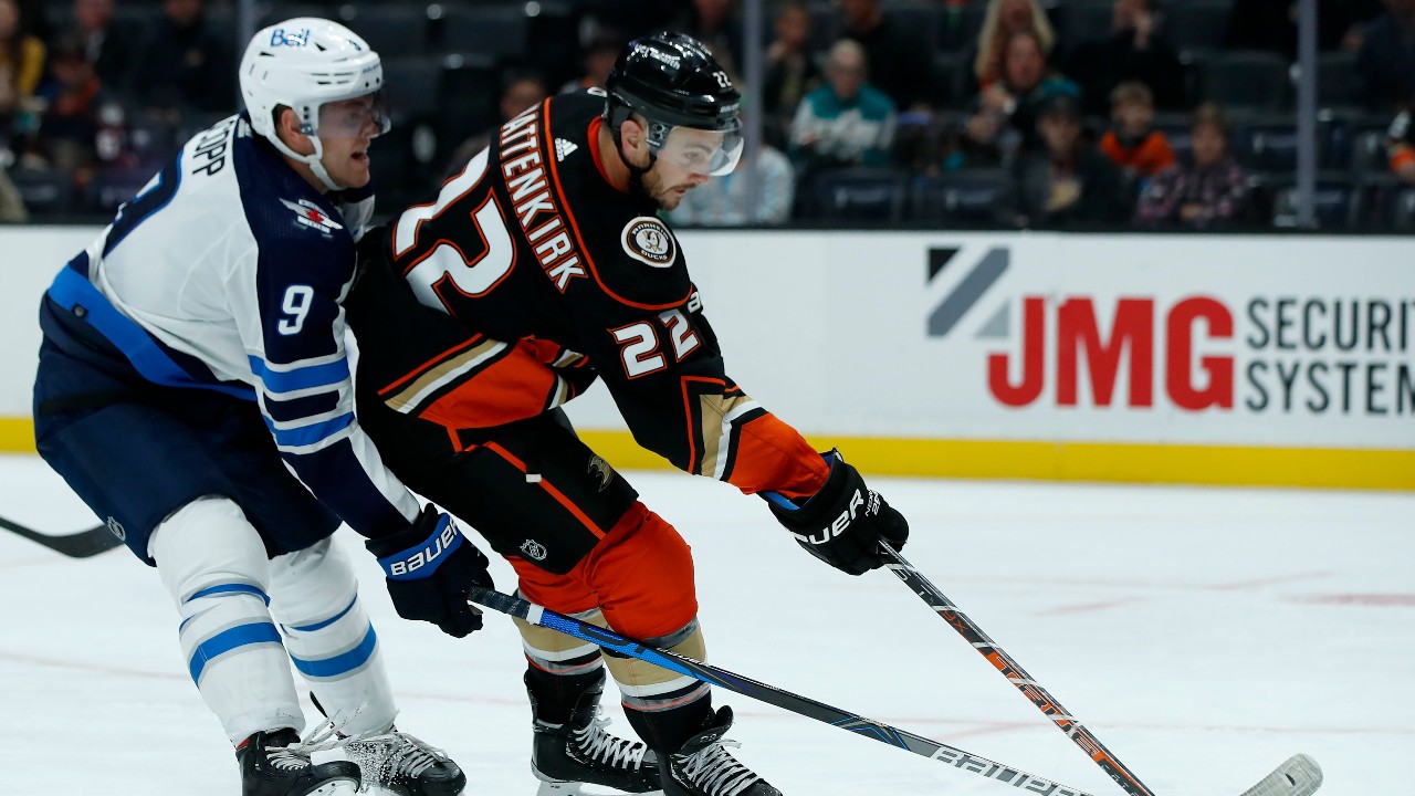 Jets score two late goals 19 seconds apart to stun Ducks - Sportsnet.ca