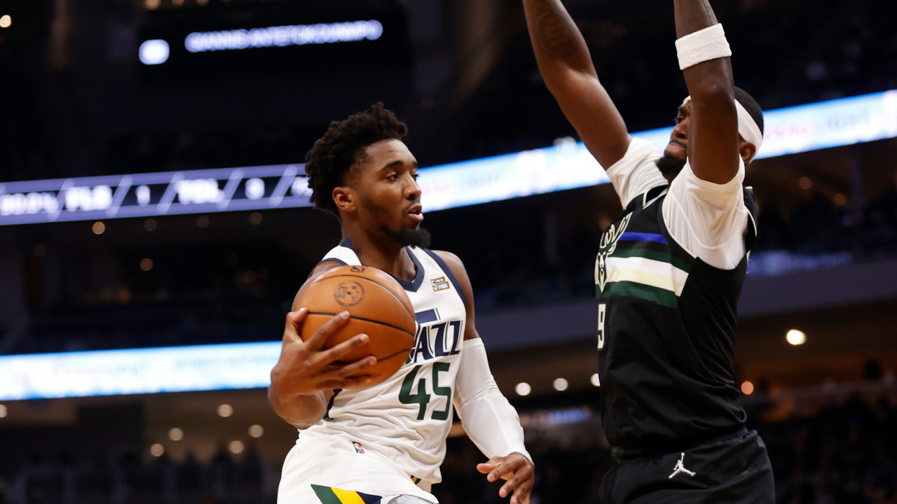 Mitchell scores 28, helping Jazz beat short-handed Bucks - Sportsnet.ca