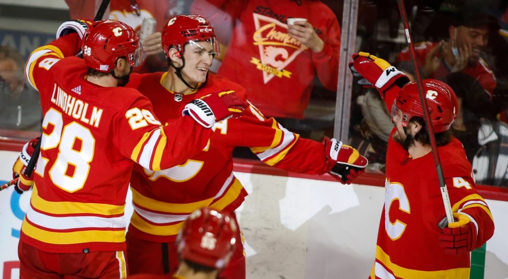 Calgary Flames extend win streak with victory over Chicago Blackhawks