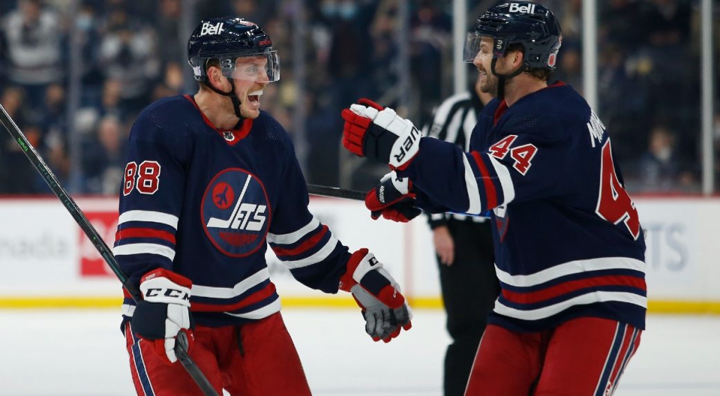 Schmidt scores first goal with Winnipeg as Jets defeat Sharks