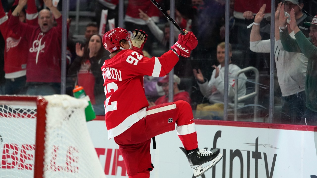 Namestnikov scores two, lifts Red Wings to win over Oilers