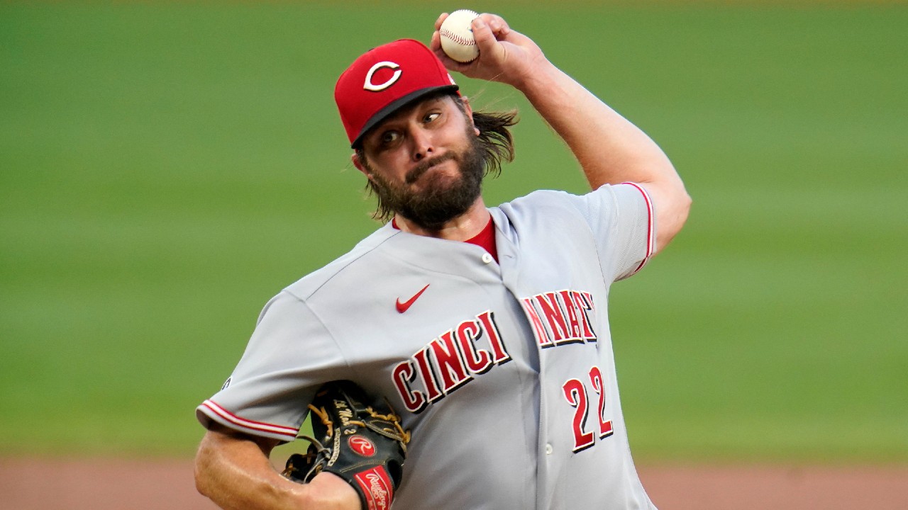 Miley claimed by Cubs; Giants turn down Cueto's option - Sportsnet.ca