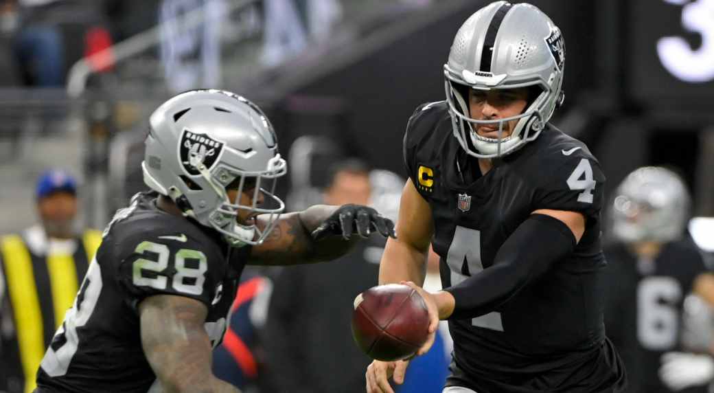 Raiders cling to playoff hopes with come-from-behind win over Broncos