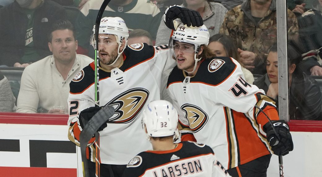 Wild score four goals in final frame, twice in four seconds, to rout Ducks