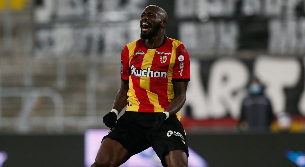 Rock-bottom Saint-Etienne loses after late Lens goal