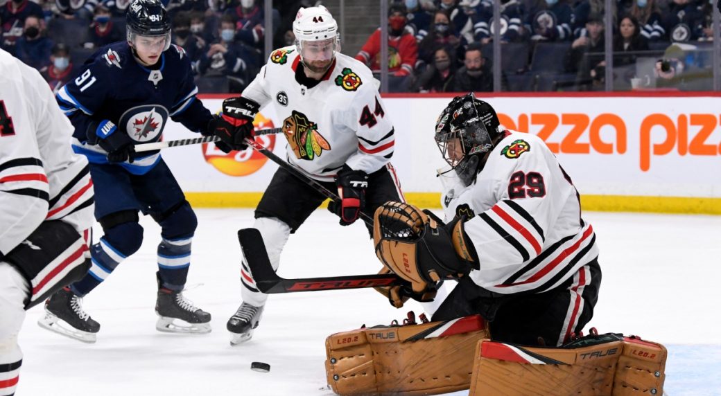 Marc-Andre Fleury makes 31 saves to help Blackhawks beat Jets