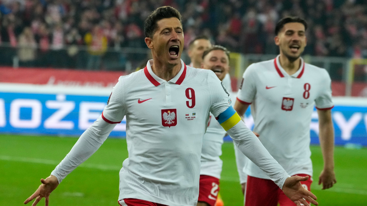 Lewandowski sends Poland into second straight World Cup - Sportsnet.ca