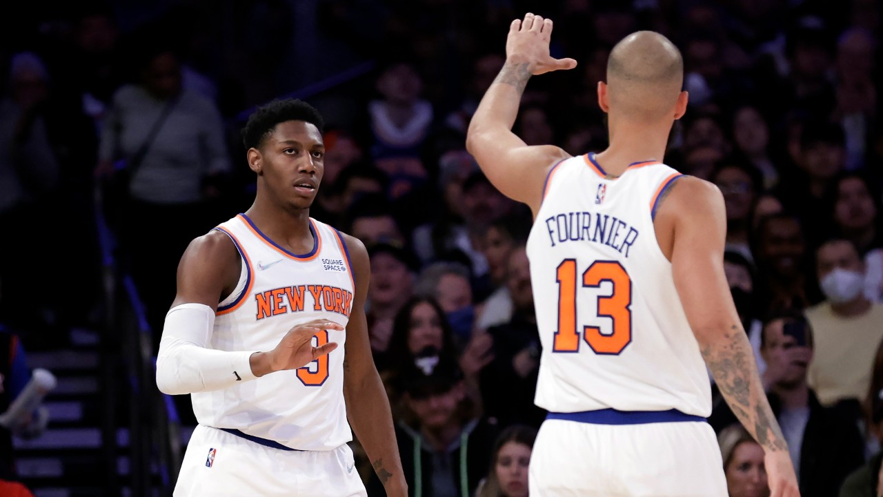 Barrett scores 28 points as Knicks hold off Bulls for 4th straight win ...
