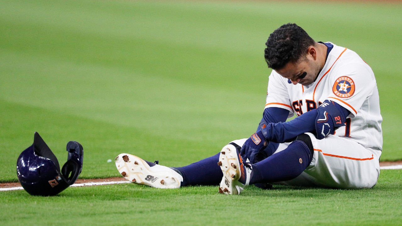 Astros place Jose Altuve on injured list with hamstring strain ...
