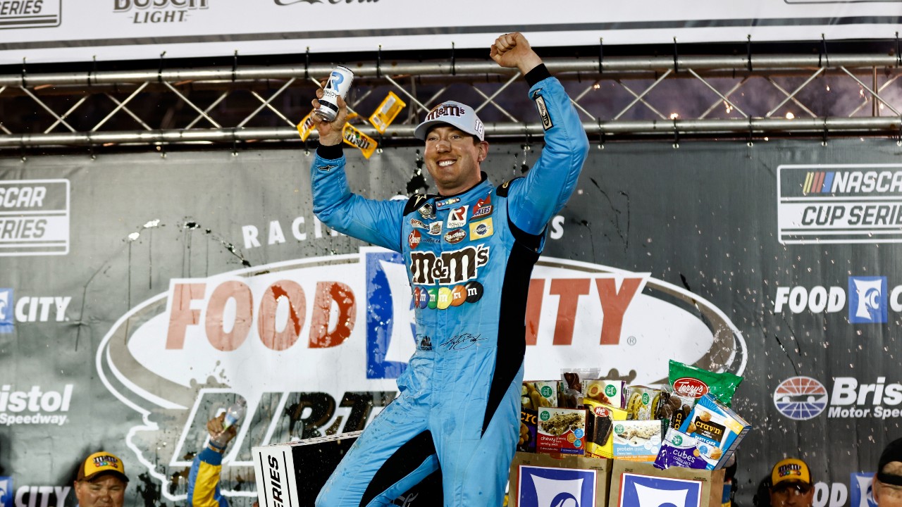 Kyle Busch steals Bristol win as Reddick and Briscoe crash - Sportsnet.ca