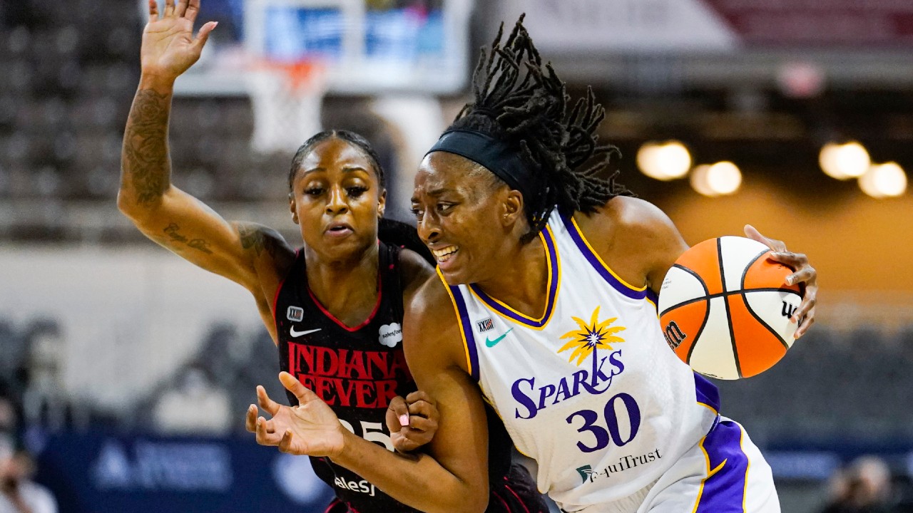 Sparks knock off defending champion Sky in WNBA opener - Sportsnet.ca