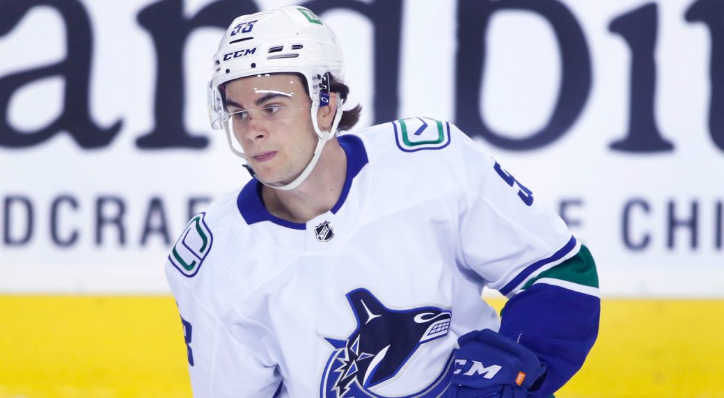 Canucks sign William Lockwood to two-way contract