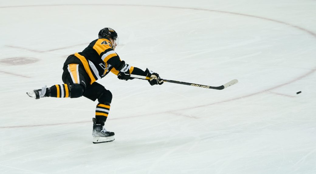 Penguins, Danton Heinen agree to terms on one-year, $1M contract