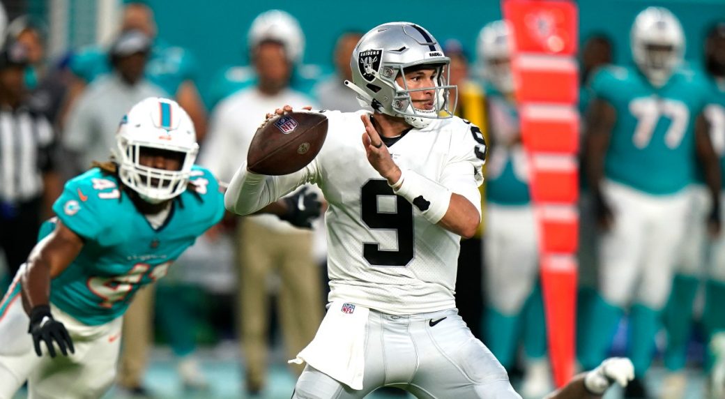 Raiders trade backup QB Nick Mullens to Vikings