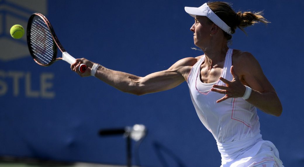 Samsonova beats Sasnovich in Cleveland for second title in row