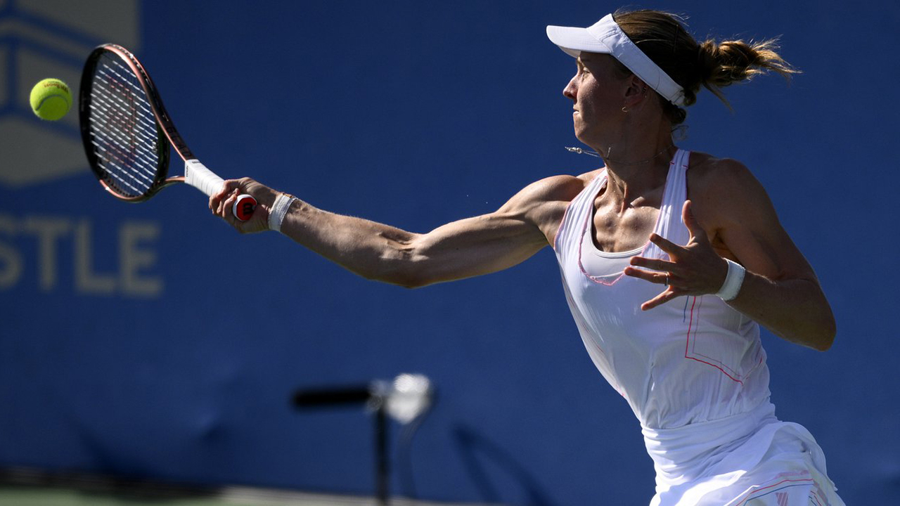 Samsonova beats Sasnovich in Cleveland for second title in row ...